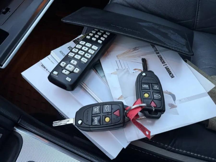 Белый Вольво ХС90 2009 в Рига, объемом двигателя 2.40 л и пробегом 227 тыс. км за 8800 €, фото 19 на AUTOMOTO.COM.LV