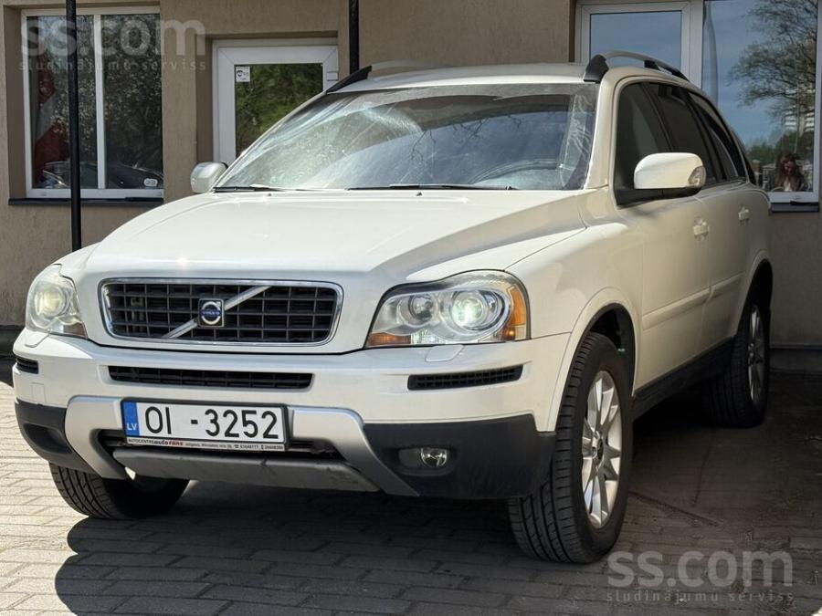 Белый Вольво ХС90 2009 в Рига, объемом двигателя 2.40 л и пробегом 0 тыс. км за 7600 €, фото 3 на AUTOMOTO.COM.LV