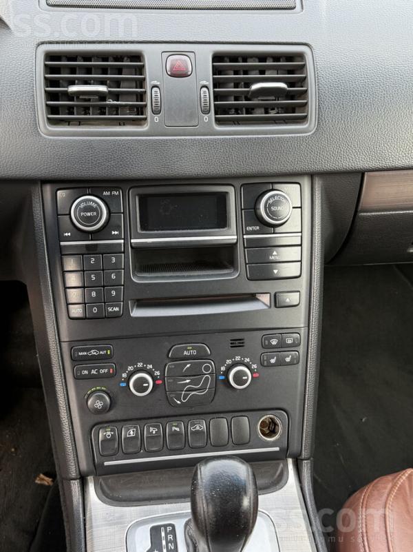 Balts Volvo XC90 2009 Rīga, ar dzinēja tilpumu 2.40 L un nobraukumu 0 tūkst. km par 7600 €, foto 8 vietnē AUTOMOTO.COM.LV
