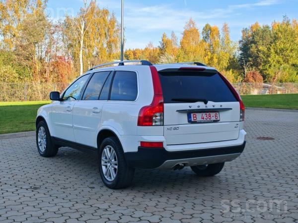 White Volvo XC90 2010 in Riga, with an engine capacity of 2.40 L and mileage of 250 thousand km for 9599 €, photo 11 on AUTOMOTO.COM.LV