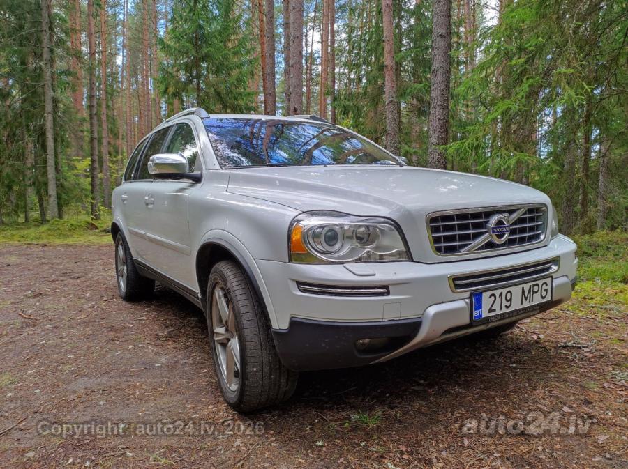 Balts Volvo XC90 2010 Tallina, ar dzinēja tilpumu 2.40 L un nobraukumu 320 tūkst. km par 7700 €, foto 1 vietnē AUTOMOTO.COM.LV