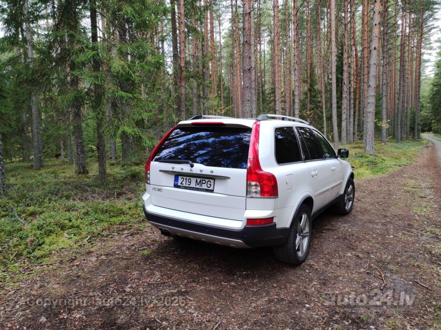 Balts Volvo XC90 2010 Tallina, ar dzinēja tilpumu 2.40 L un nobraukumu 320 tūkst. km par 7700 €, foto 9 vietnē AUTOMOTO.COM.LV