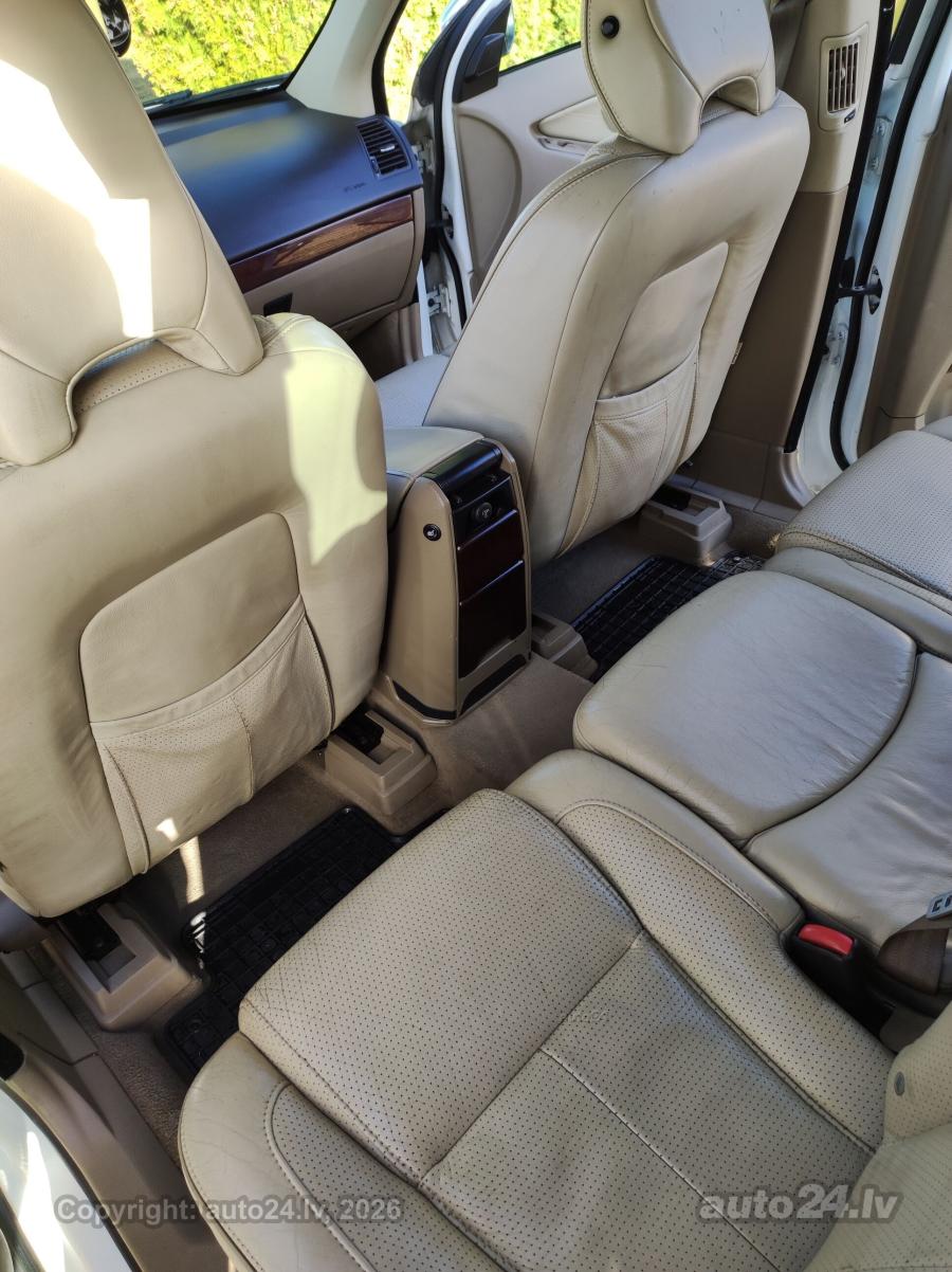 Balts Volvo XC90 2010 Tallina, ar dzinēja tilpumu 2.40 L un nobraukumu 320 tūkst. km par 7700 €, foto 12 vietnē AUTOMOTO.COM.LV