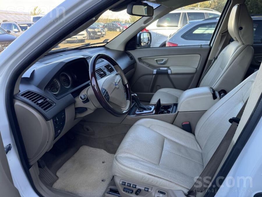 Balts Volvo XC90 2010 Talsi, ar dzinēja tilpumu 2.40 L un nobraukumu 0 tūkst. km par 7600 €, foto 8 vietnē AUTOMOTO.COM.LV