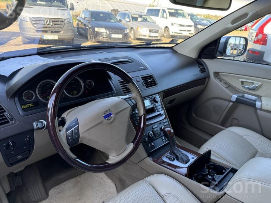 Balts Volvo XC90 2010 Talsi, ar dzinēja tilpumu 2.40 L un nobraukumu 0 tūkst. km par 7600 €, foto 11 vietnē AUTOMOTO.COM.LV