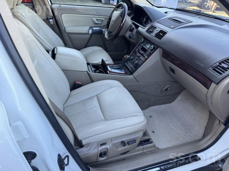 Balts Volvo XC90 2010 Talsi, ar dzinēja tilpumu 2.40 L un nobraukumu 0 tūkst. km par 7600 €, foto 16 vietnē AUTOMOTO.COM.LV