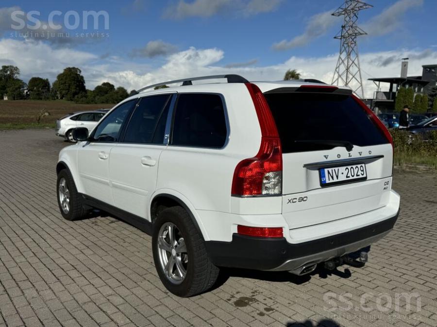 Balts Volvo XC90 2010 Talsi, ar dzinēja tilpumu 2.40 L un nobraukumu 0 tūkst. km par 7600 €, foto 31 vietnē AUTOMOTO.COM.LV