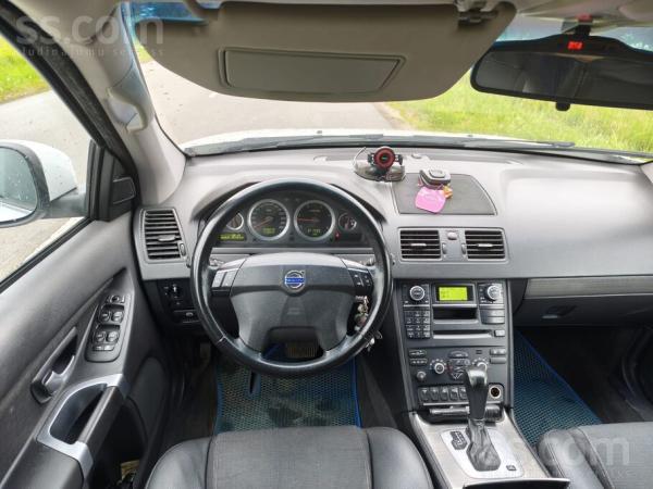 Balts Volvo XC90 2010 Jelgava, ar dzinēja tilpumu 2.40 L un nobraukumu 278 tūkst. km par 7850 €, foto 6 vietnē AUTOMOTO.COM.LV