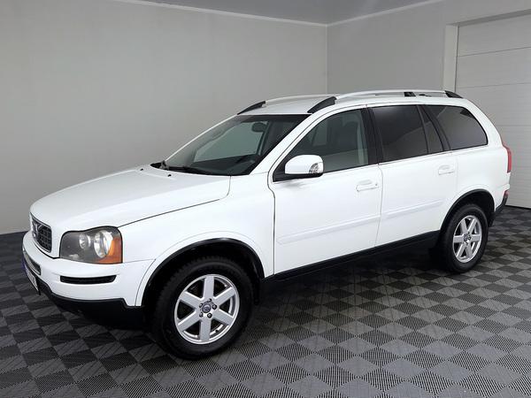 Balts Volvo XC90 2010 Tallina, ar dzinēja tilpumu 2.40 L un nobraukumu 379 tūkst. km par 4999 €, foto 2 vietnē AUTOMOTO.COM.LV