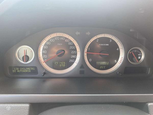 Balts Volvo XC90 2010 Kauņa, ar dzinēja tilpumu 2.40 L un nobraukumu 251 tūkst. km par 6800 €, foto 9 vietnē AUTOMOTO.COM.LV