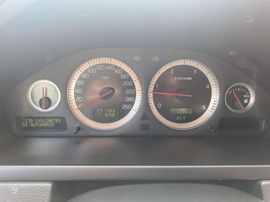 Balts Volvo XC90 2010 Kauņa, ar dzinēja tilpumu 2.40 L un nobraukumu 251 tūkst. km par 6800 €, foto 9 vietnē AUTOMOTO.COM.LV