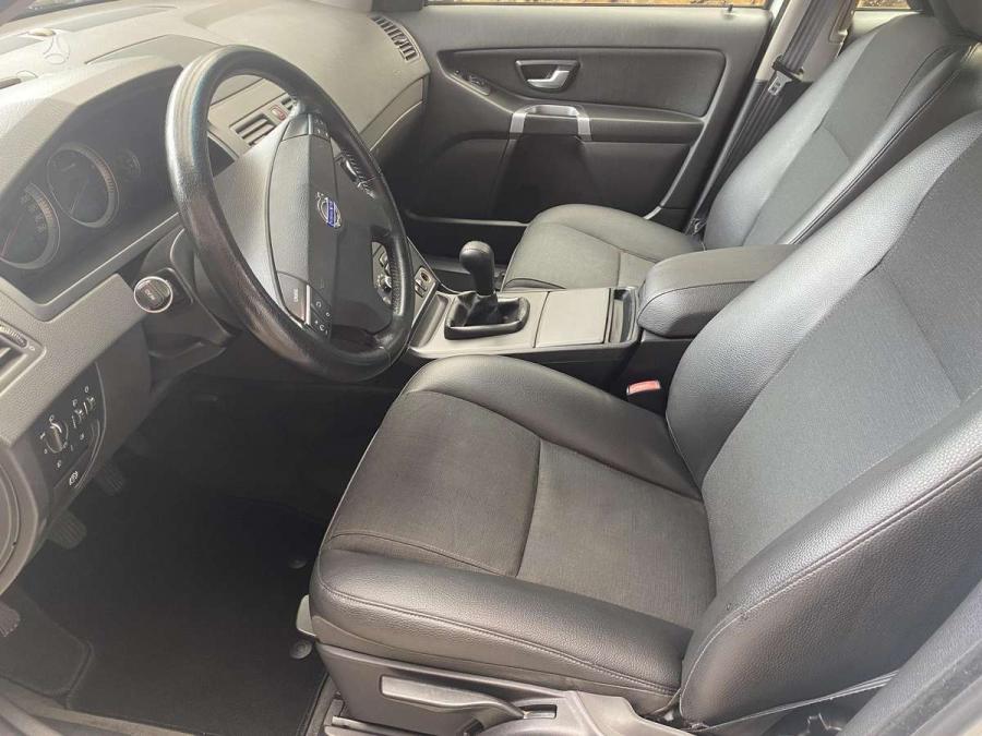 Balts Volvo XC90 2010 Kauņa, ar dzinēja tilpumu 2.40 L un nobraukumu 251 tūkst. km par 6800 €, foto 10 vietnē AUTOMOTO.COM.LV