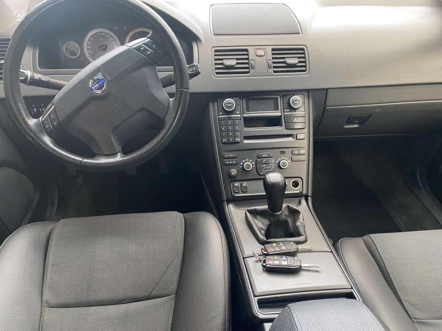 Balts Volvo XC90 2010 Kauņa, ar dzinēja tilpumu 2.40 L un nobraukumu 251 tūkst. km par 6800 €, foto 12 vietnē AUTOMOTO.COM.LV