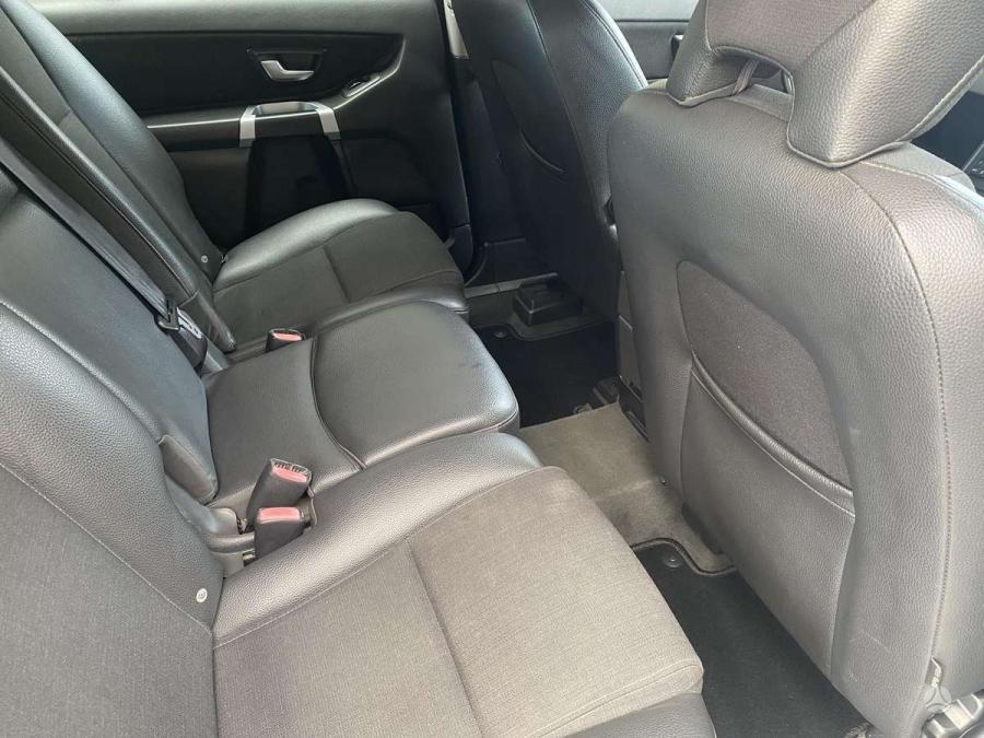 Balts Volvo XC90 2010 Kauņa, ar dzinēja tilpumu 2.40 L un nobraukumu 251 tūkst. km par 6800 €, foto 16 vietnē AUTOMOTO.COM.LV