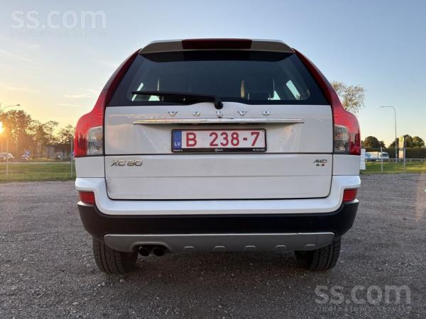 White Volvo XC90 2010 in Daugavpils, with an engine capacity of 2.40 L and mileage of 208 thousand km for 7750 €, photo 5 on AUTOMOTO.COM.LV