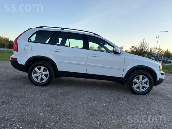 White Volvo XC90 2010 in Daugavpils, with an engine capacity of 2.40 L and mileage of 208 thousand km for 7750 €, photo 7 on AUTOMOTO.COM.LV