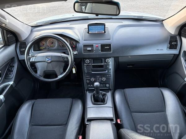 White Volvo XC90 2010 in Daugavpils, with an engine capacity of 2.40 L and mileage of 208 thousand km for 7750 €, photo 10 on AUTOMOTO.COM.LV