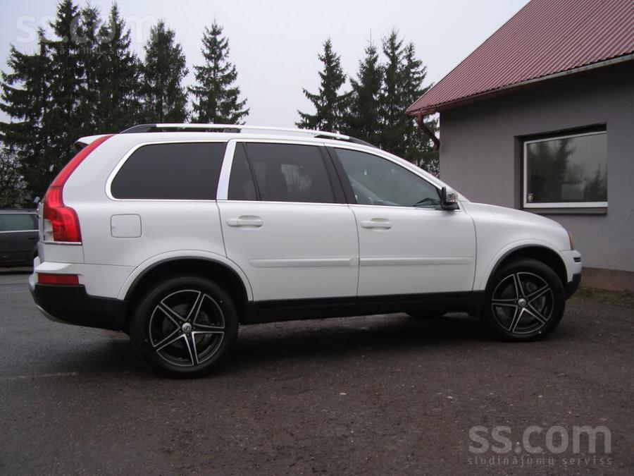 White Volvo XC90 2011 in Riga, with an engine capacity of 2.40 L and mileage of 0 thousand km for 11350 €, photo 3 on AUTOMOTO.COM.LV
