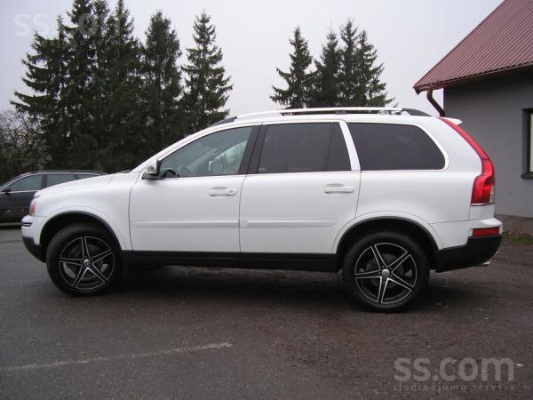 White Volvo XC90 2011 in Riga, with an engine capacity of 2.40 L and mileage of 0 thousand km for 10950 €, photo 4 on AUTOMOTO.COM.LV