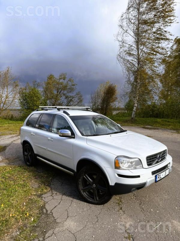 White Volvo XC90 2011 in Riga, with an engine capacity of 2.40 L and mileage of 0 thousand km for 10999 €, photo 2 on AUTOMOTO.COM.LV