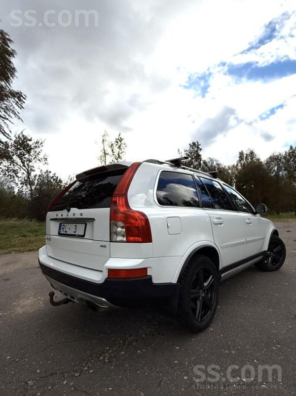 White Volvo XC90 2011 in Riga, with an engine capacity of 2.40 L and mileage of 0 thousand km for 10999 €, photo 4 on AUTOMOTO.COM.LV