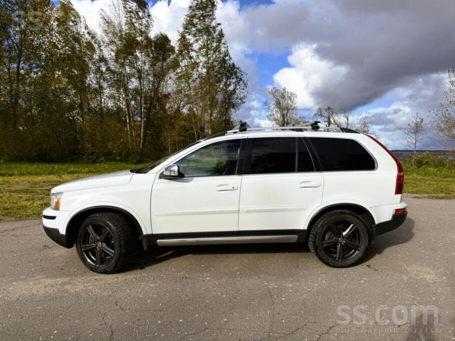 White Volvo XC90 2011 in Riga, with an engine capacity of 2.40 L and mileage of 0 thousand km for 10999 €, photo 5 on AUTOMOTO.COM.LV
