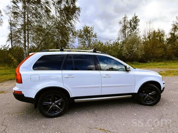 White Volvo XC90 2011 in Riga, with an engine capacity of 2.40 L and mileage of 0 thousand km for 10999 €, photo 6 on AUTOMOTO.COM.LV
