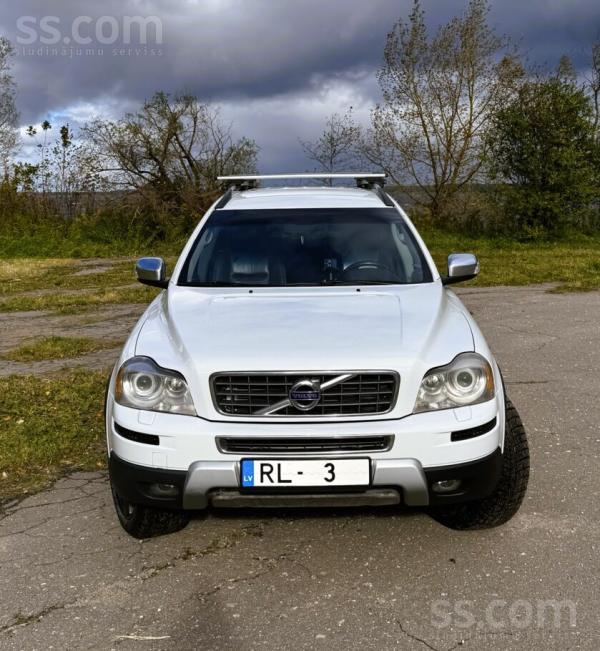 White Volvo XC90 2011 in Riga, with an engine capacity of 2.40 L and mileage of 0 thousand km for 10999 €, photo 7 on AUTOMOTO.COM.LV