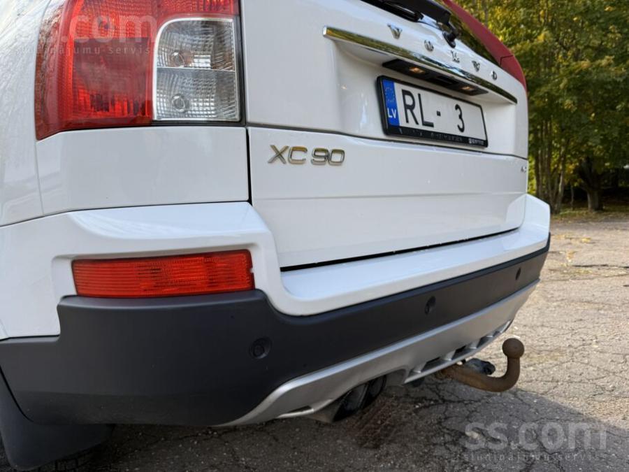 White Volvo XC90 2011 in Riga, with an engine capacity of 2.40 L and mileage of 0 thousand km for 10999 €, photo 29 on AUTOMOTO.COM.LV