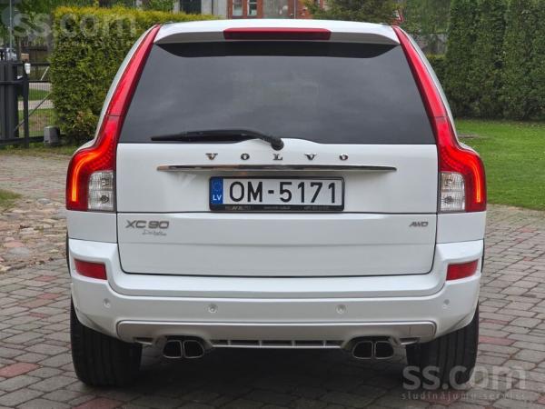 Balts Volvo XC90 2011 Rīga, ar dzinēja tilpumu 2.40 L un nobraukumu 378 tūkst. km par 11950 €, foto 4 vietnē AUTOMOTO.COM.LV