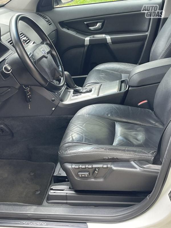 White Volvo XC90 2011 in Vilnius, with an engine capacity of 2.40 L and mileage of 264 thousand km for 9200 €, photo 10 on AUTOMOTO.COM.LV