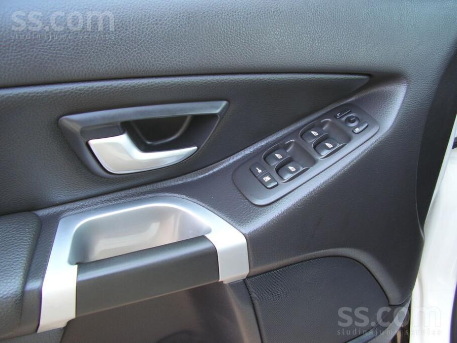 Balts Volvo XC90 2011 Rīga, ar dzinēja tilpumu 2.40 L un nobraukumu 0 tūkst. km par 10650 €, foto 19 vietnē AUTOMOTO.COM.LV