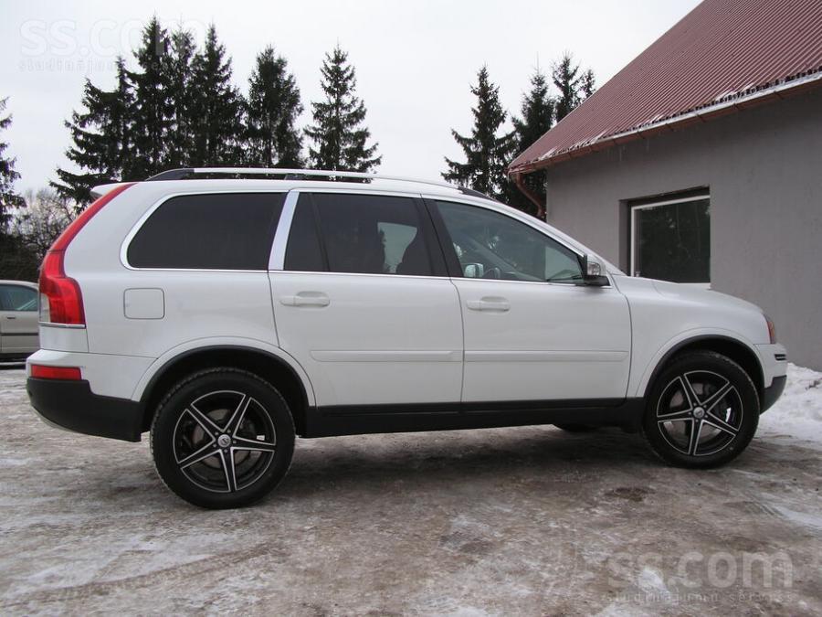 White Volvo XC90 2011 in Riga, with an engine capacity of 2.40 L and mileage of 0 thousand km for 10950 €, photo 4 on AUTOMOTO.COM.LV