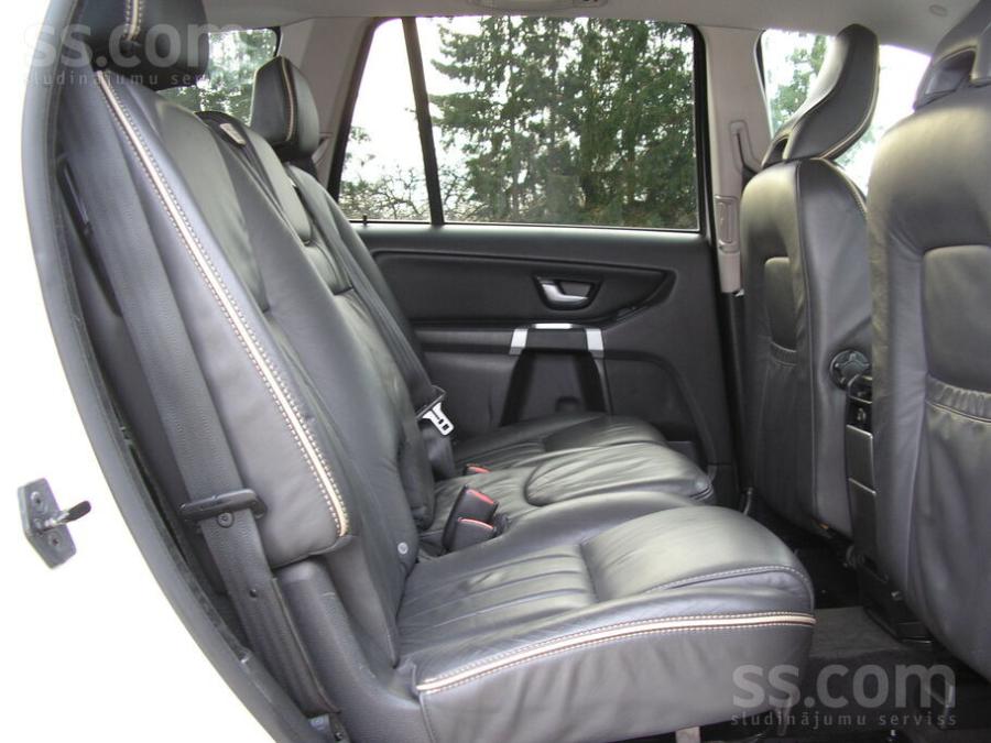 White Volvo XC90 2011 in Riga, with an engine capacity of 2.40 L and mileage of 0 thousand km for 10950 €, photo 24 on AUTOMOTO.COM.LV