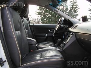 White Volvo XC90 2011 in Riga, with an engine capacity of 2.40 L and mileage of 0 thousand km for 10950 €, photo 25 on AUTOMOTO.COM.LV