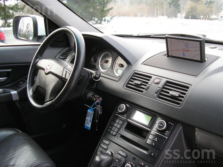 White Volvo XC90 2011 in Riga, with an engine capacity of 2.40 L and mileage of 0 thousand km for 10950 €, photo 26 on AUTOMOTO.COM.LV