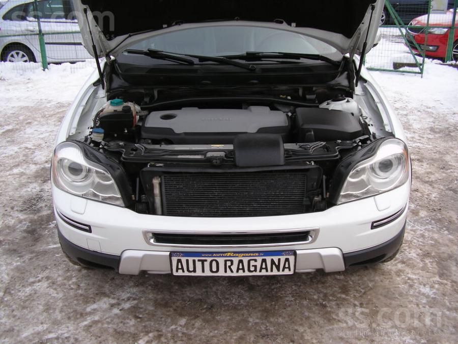 White Volvo XC90 2011 in Riga, with an engine capacity of 2.40 L and mileage of 0 thousand km for 10950 €, photo 28 on AUTOMOTO.COM.LV