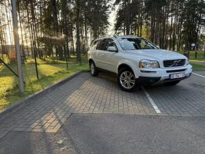White Volvo XC90 2011 in Riga, with an engine capacity of 2.40 L and mileage of 236 thousand km for 4000 €, photo 3 on AUTOMOTO.COM.LV