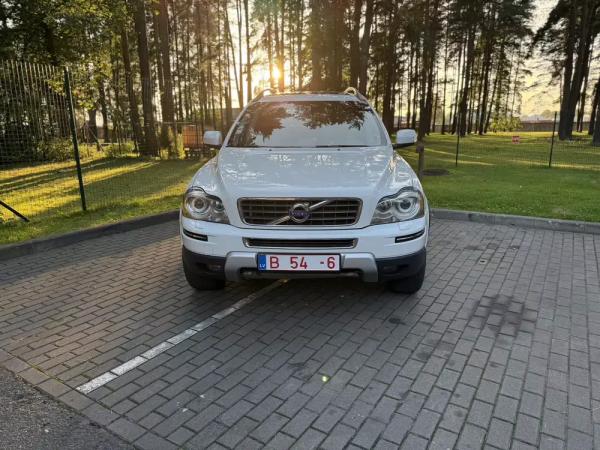 White Volvo XC90 2011 in Riga, with an engine capacity of 2.40 L and mileage of 236 thousand km for 4000 €, photo 3 on AUTOMOTO.COM.LV