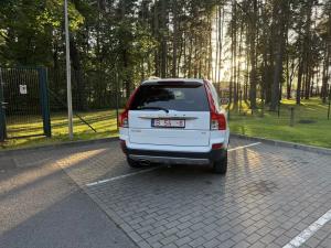 White Volvo XC90 2011 in Riga, with an engine capacity of 2.40 L and mileage of 236 thousand km for 4000 €, photo 6 on AUTOMOTO.COM.LV