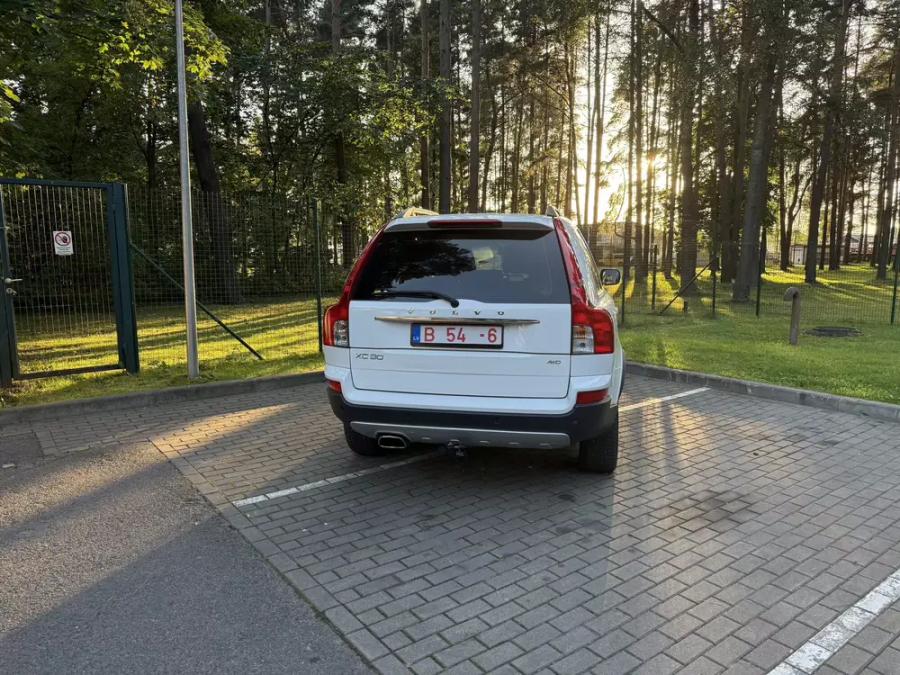White Volvo XC90 2011 in Riga, with an engine capacity of 2.40 L and mileage of 236 thousand km for 4000 €, photo 6 on AUTOMOTO.COM.LV