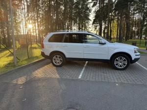 White Volvo XC90 2011 in Riga, with an engine capacity of 2.40 L and mileage of 236 thousand km for 4000 €, photo 8 on AUTOMOTO.COM.LV