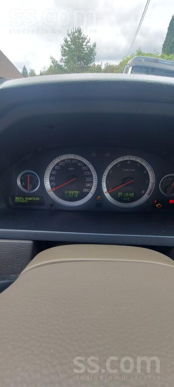 White Volvo XC90 2011 in Riga, with an engine capacity of 3.20 L and mileage of 317 thousand km for 9100 €, photo 5 on AUTOMOTO.COM.LV