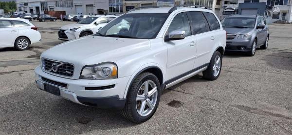 Balts Volvo XC90 2011 Panevēža, ar dzinēja tilpumu 2.40 L un nobraukumu 270 tūkst. km par 8700 €, foto 1 vietnē AUTOMOTO.COM.LV