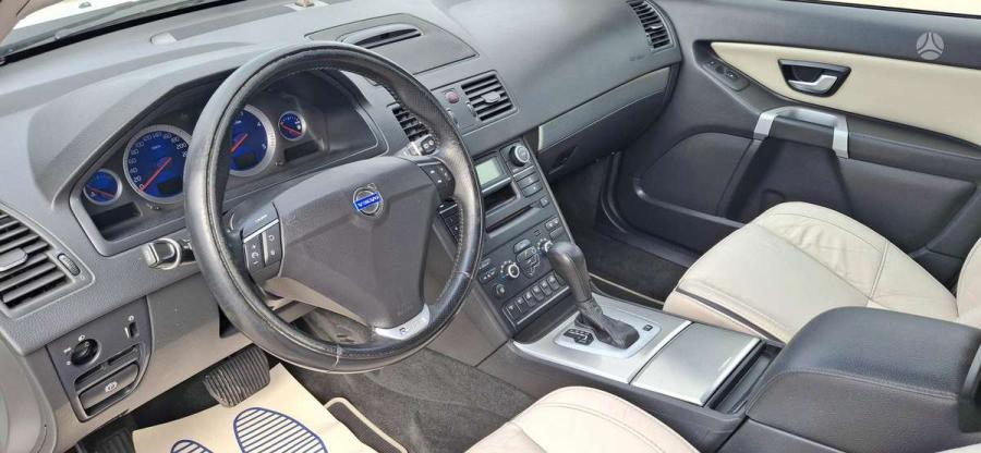Balts Volvo XC90 2011 Panevēža, ar dzinēja tilpumu 2.40 L un nobraukumu 270 tūkst. km par 8700 €, foto 6 vietnē AUTOMOTO.COM.LV