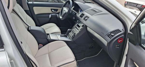 Balts Volvo XC90 2011 Panevēža, ar dzinēja tilpumu 2.40 L un nobraukumu 270 tūkst. km par 8700 €, foto 7 vietnē AUTOMOTO.COM.LV