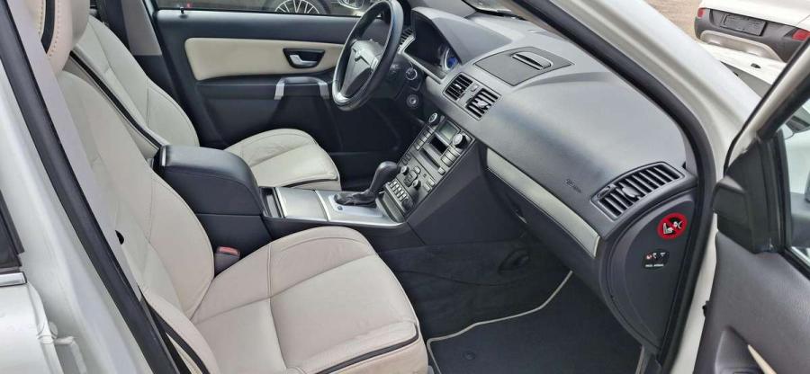 Balts Volvo XC90 2011 Panevēža, ar dzinēja tilpumu 2.40 L un nobraukumu 270 tūkst. km par 8700 €, foto 8 vietnē AUTOMOTO.COM.LV
