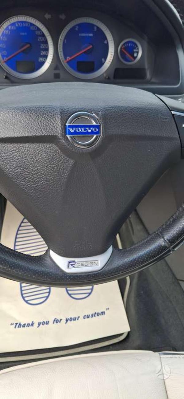 Balts Volvo XC90 2011 Panevēža, ar dzinēja tilpumu 2.40 L un nobraukumu 270 tūkst. km par 8700 €, foto 8 vietnē AUTOMOTO.COM.LV