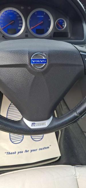 Balts Volvo XC90 2011 Panevēža, ar dzinēja tilpumu 2.40 L un nobraukumu 270 tūkst. km par 8700 €, foto 9 vietnē AUTOMOTO.COM.LV