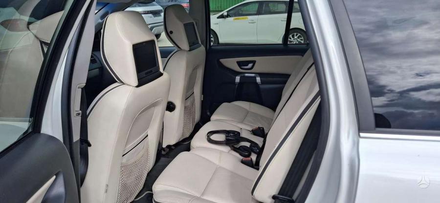 Balts Volvo XC90 2011 Panevēža, ar dzinēja tilpumu 2.40 L un nobraukumu 270 tūkst. km par 8700 €, foto 10 vietnē AUTOMOTO.COM.LV